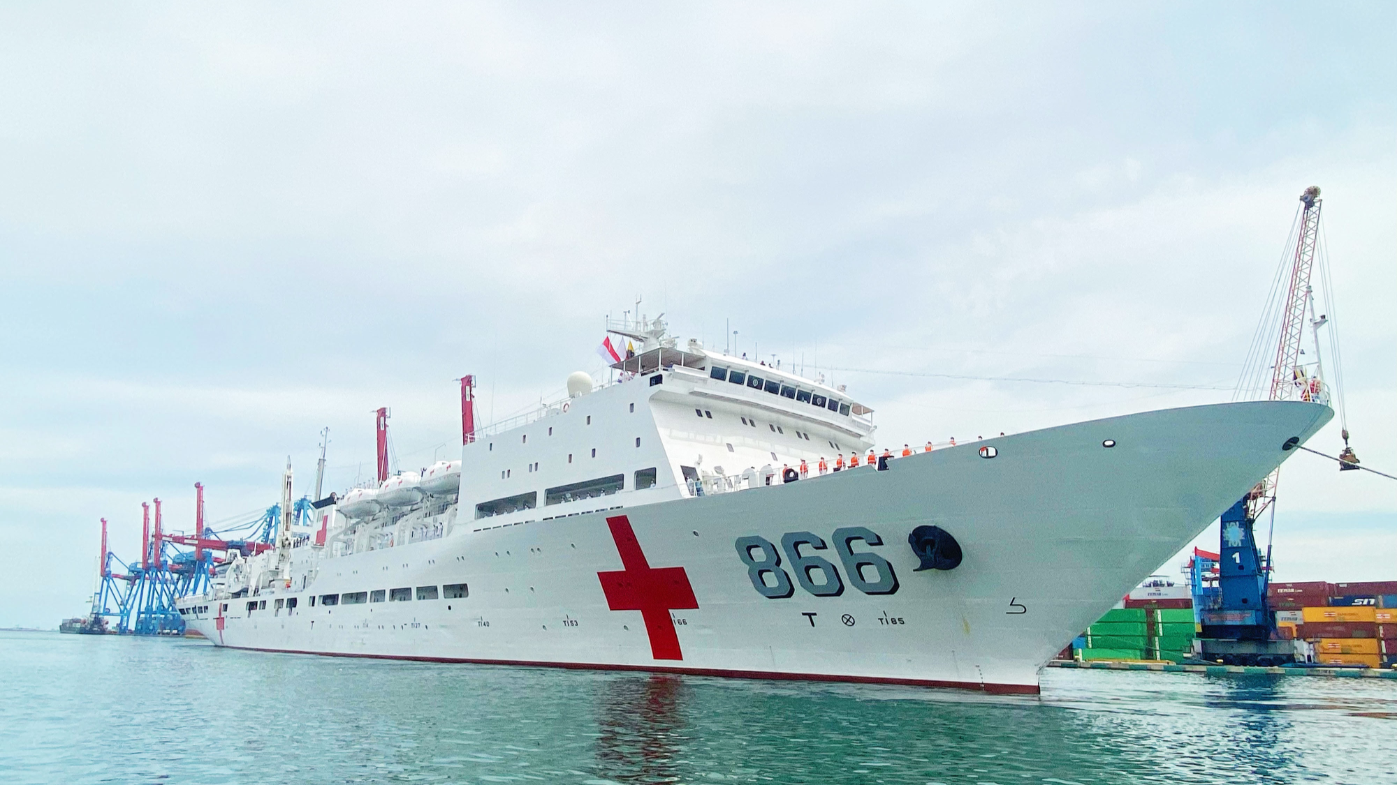 El buque hospital de la marina china llega a Yakarta, Indonesia - CGTN ...