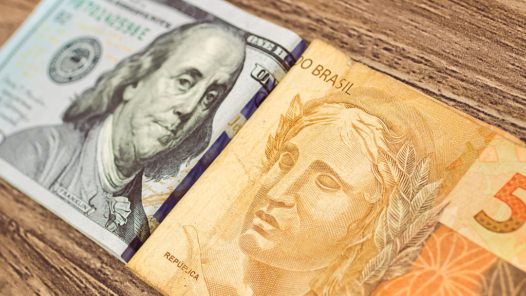 El dólar en Brasil cae al menor valor en 15 meses - CGTN en Español