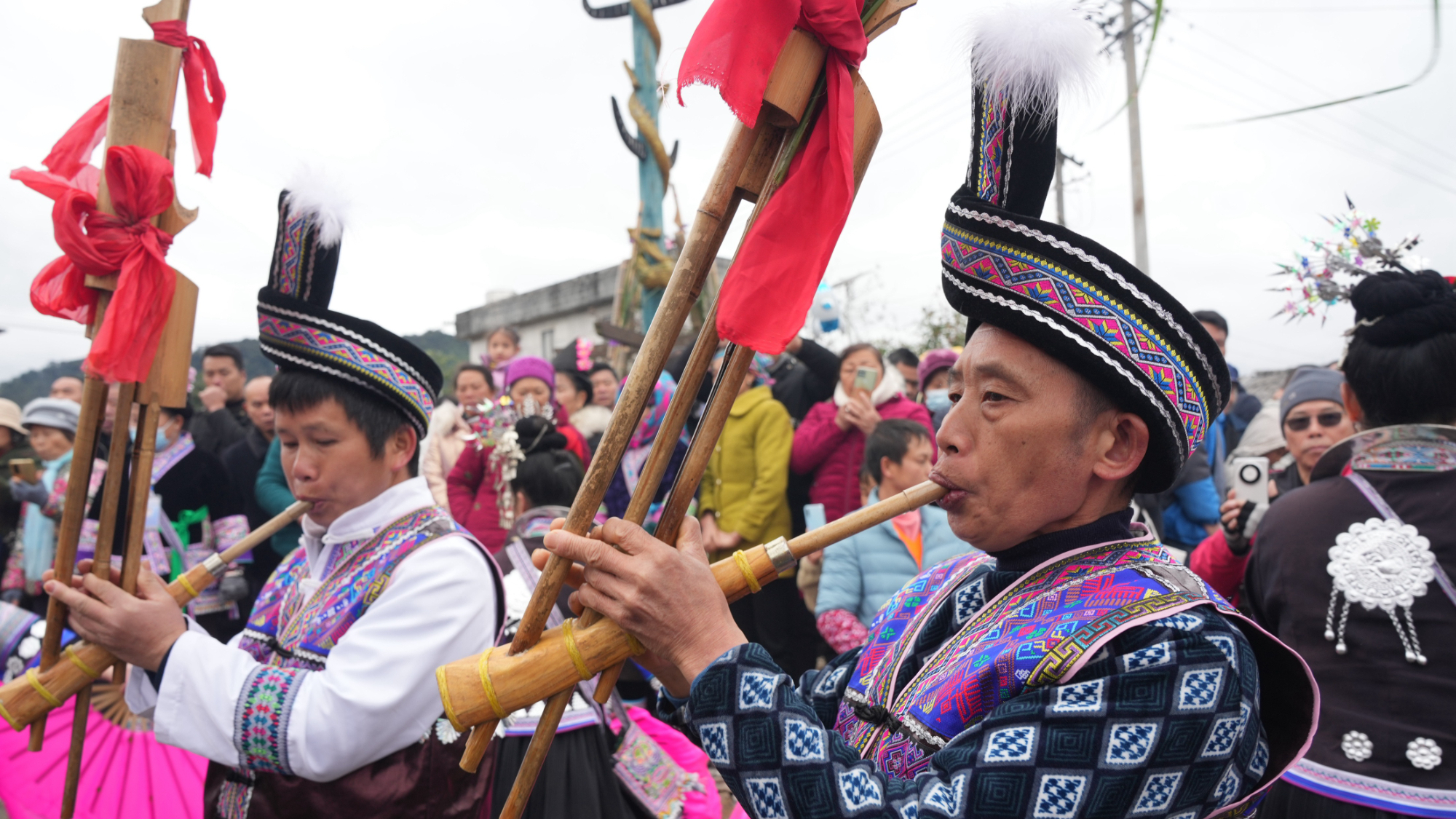 La etnia miao celebra el festival Gulou Pohui en Guangxi - CGTN en Español
