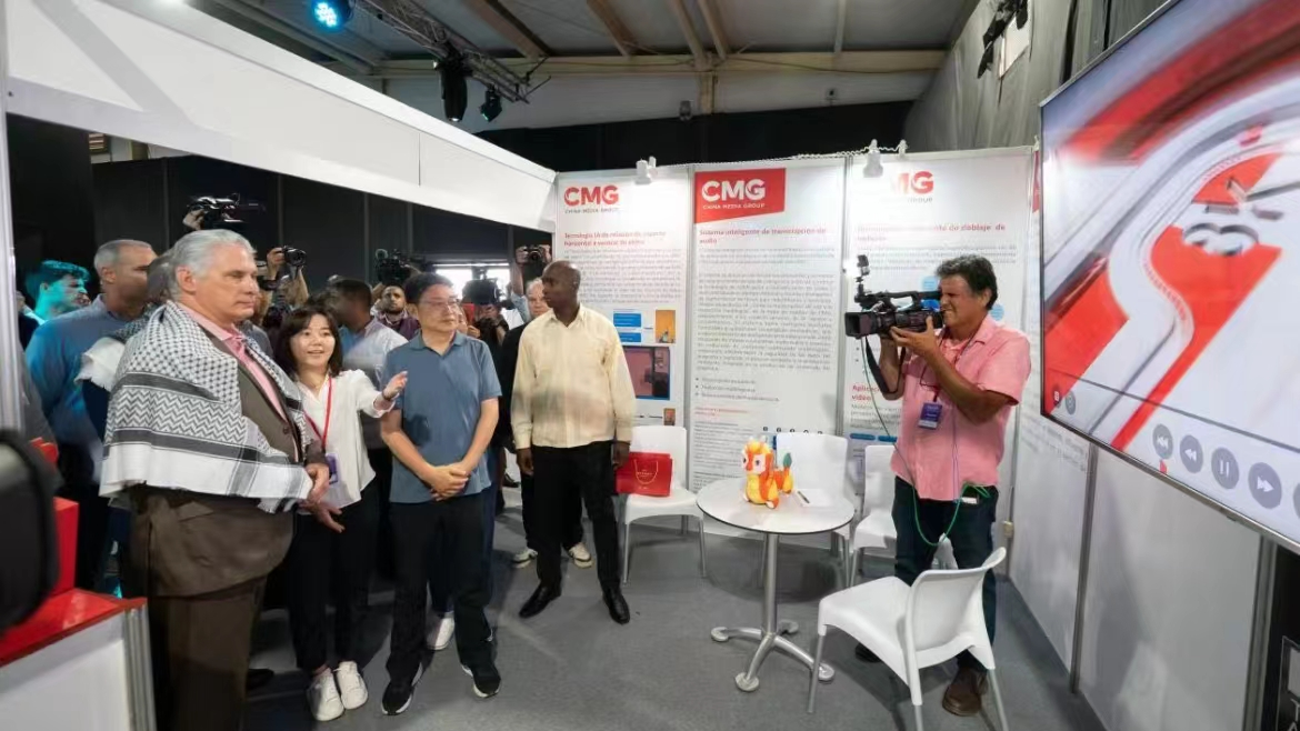 Díaz-Canel visita el stand de CMG en el Tercer Coloquio Internacional ...