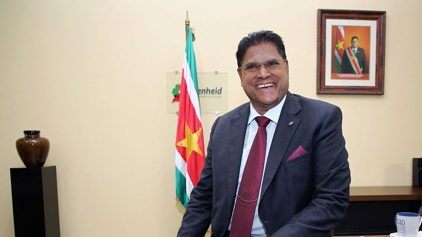 El presidente de la República de Surinam llega a Beijing en visita de ...