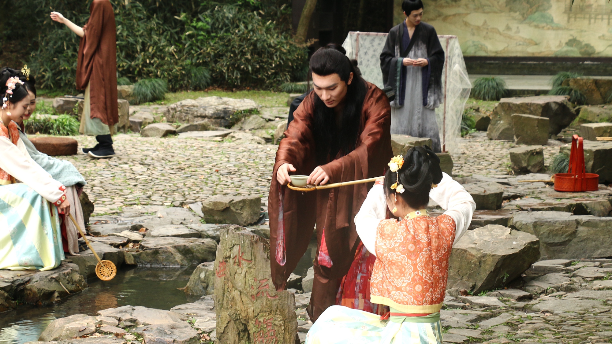 "Qushuiliushang", un juego típico de la China antigua en la Fiesta del ...