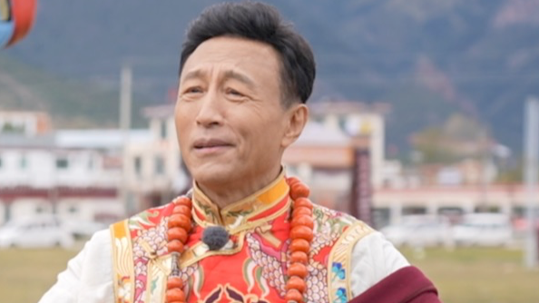 China en autobús: Recitar el célebre soliloquio “Ser o no ser” de ...