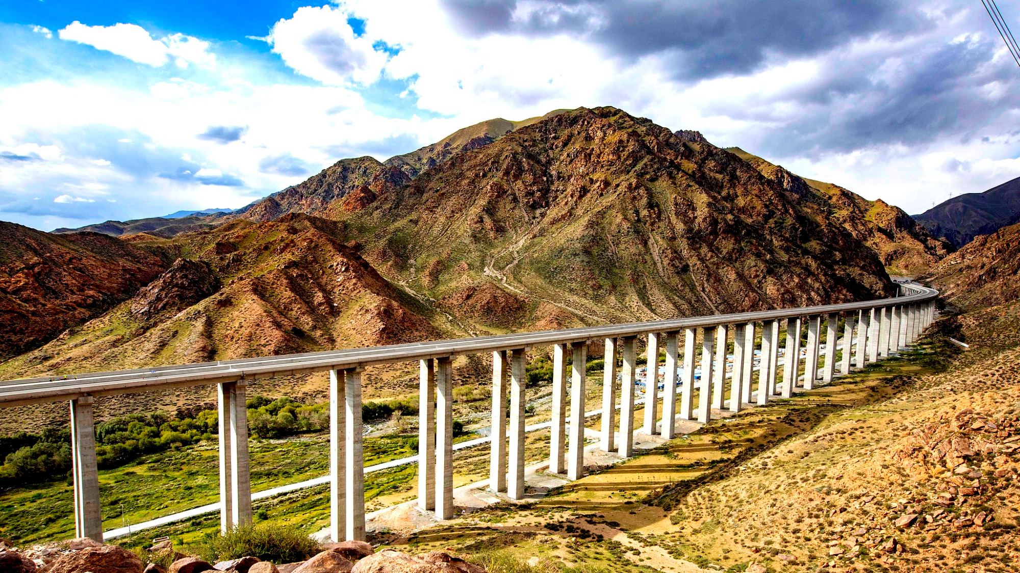 La región autónoma uigur de Xinjiang potencia su red de transporte ...