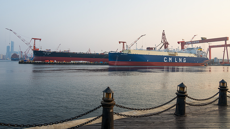 Se entrega en Dalian un buque metanero de gran tamaño de fabricación ...